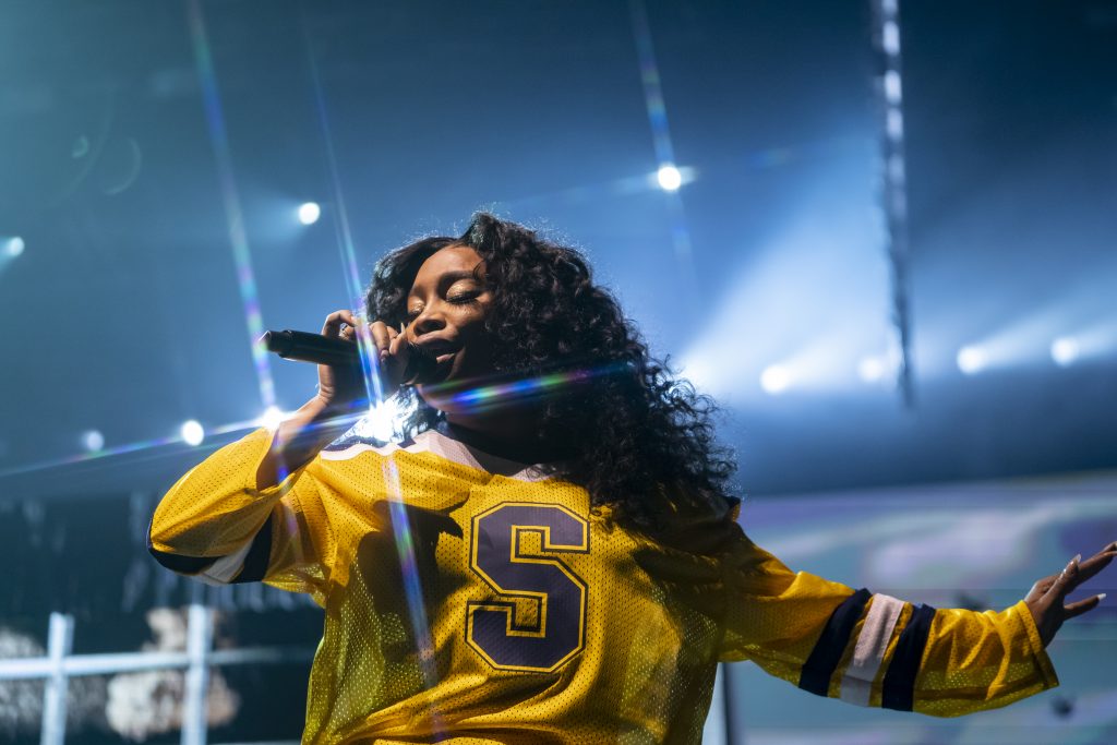 SZA sells out Capital One Arena with a magical concert - The Diamondback